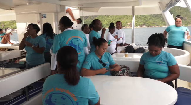 En aktivite nob e edikativ, i lafason ki bann partisipan in dekrir ...